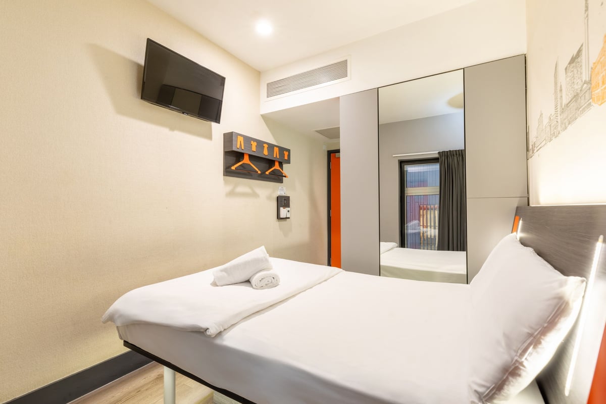 easyHotel Birmingham City Centre | Book Direct £⬇️ | easyHotel