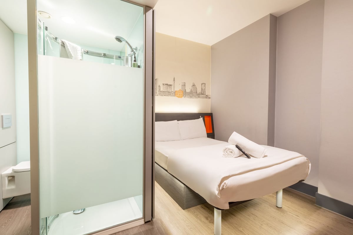 easyHotel Birmingham City Centre | Book Direct £⬇️ | easyHotel