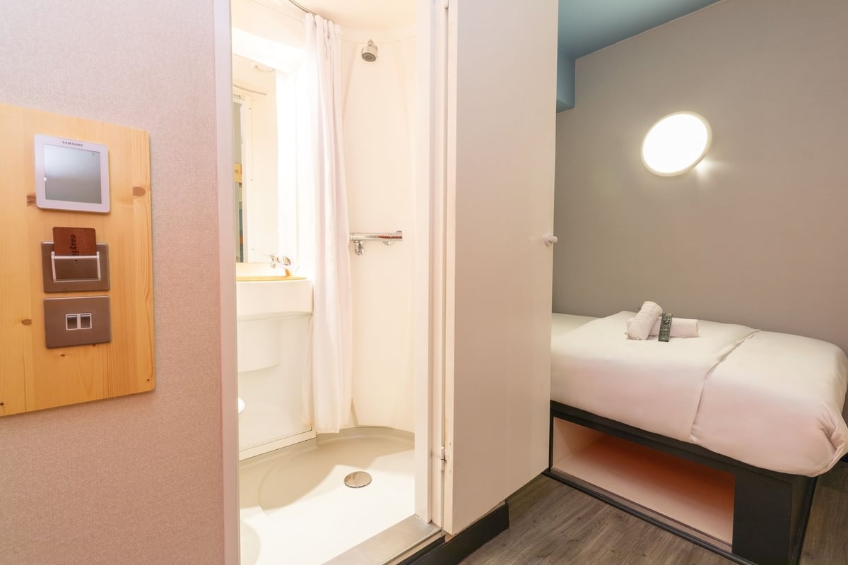 easyHotel Glasgow City Centre | Book Direct £⬇️ | easyHotel