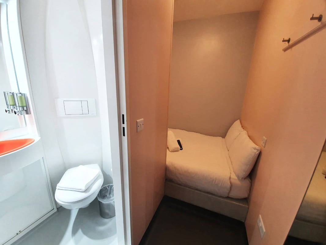 easyHotel London Victoria | Book Direct £⬇️ | easyHotel