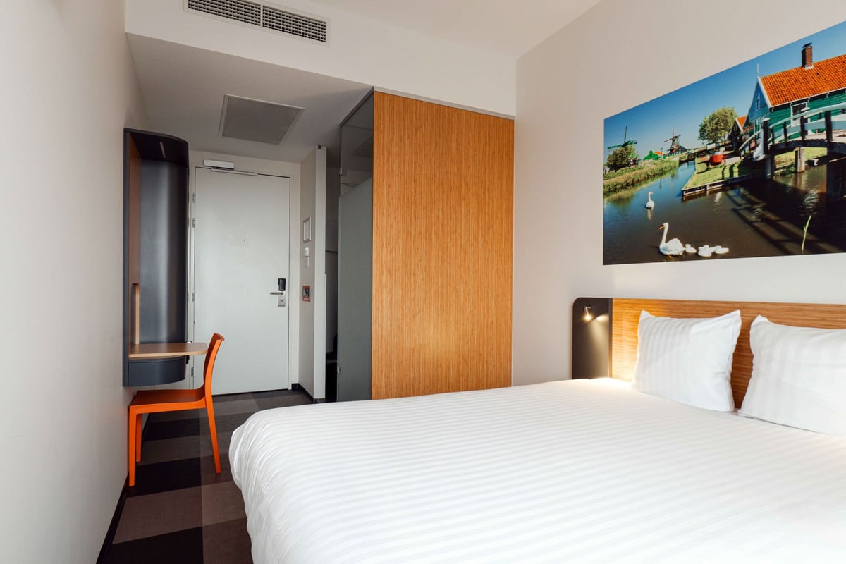 easyHotel Amsterdam Zaandam | Book Direct £⬇️ | easyHotel