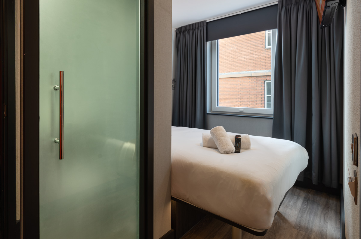 easyHotel Cardiff City Centre | Book Direct £⬇️ | easyHotel
