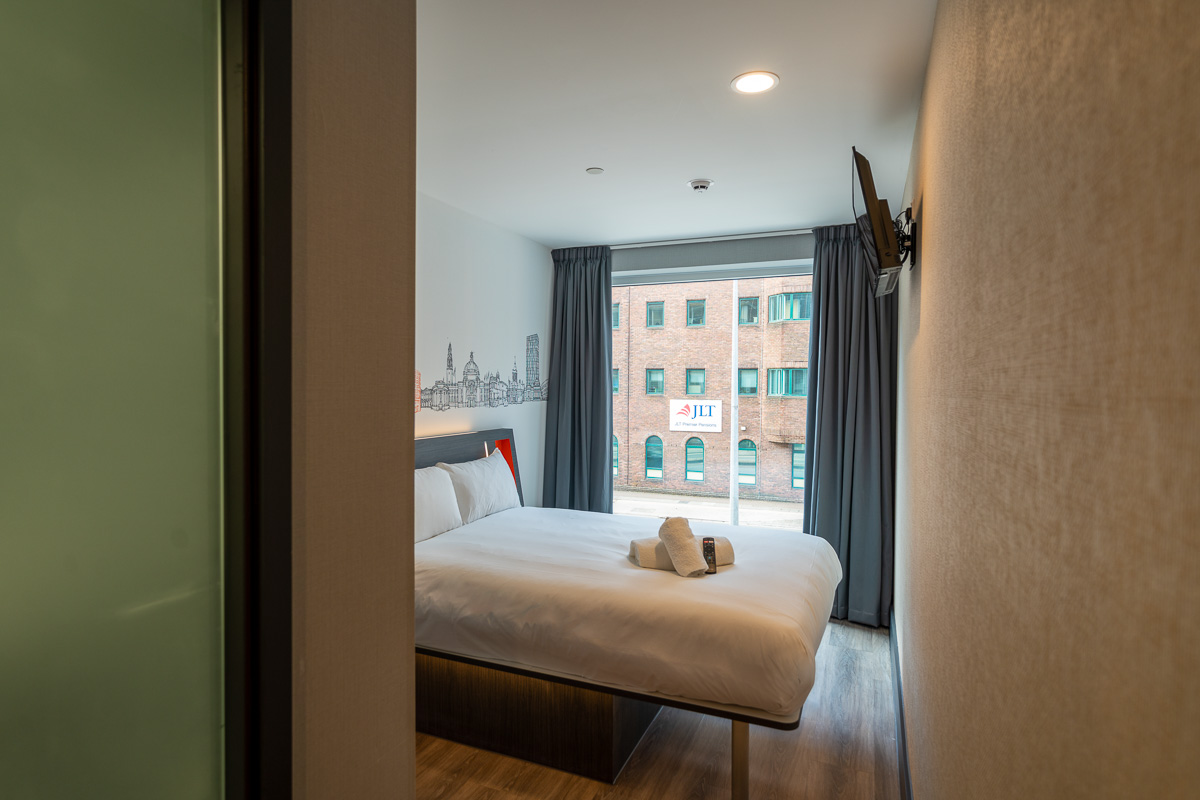 easyHotel Cardiff City Centre | Book Direct £⬇️ | easyHotel