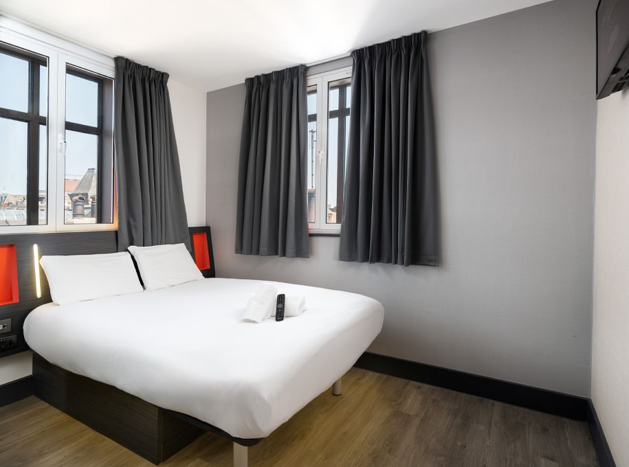 easyHotel Leeds City Centre | Book Direct £⬇️ | easyHotel