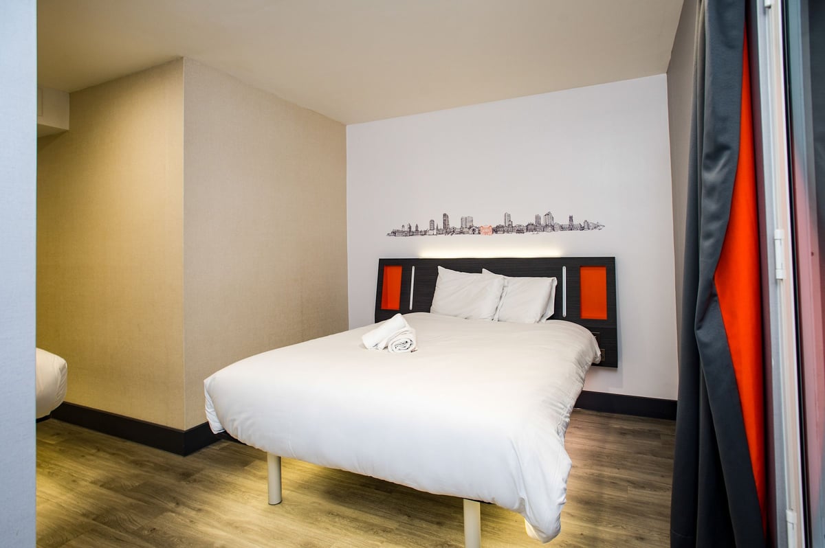 easyHotel Leeds City Centre | Book Direct £⬇️ | easyHotel