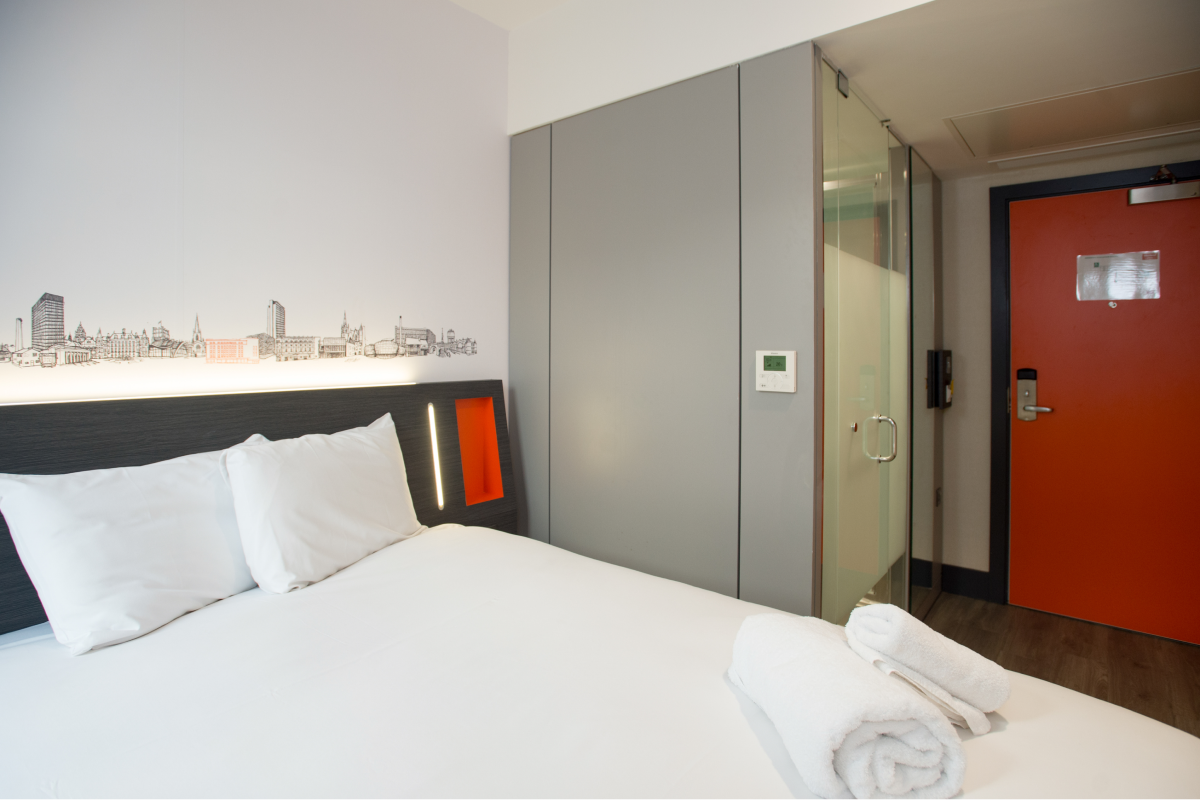 easyHotel Leeds City Centre | Book Direct £⬇️ | easyHotel