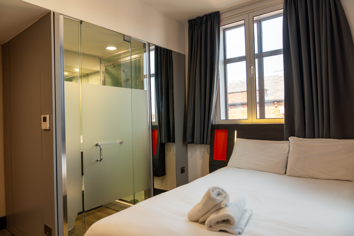 easyHotel Leeds City Centre | Book Direct £⬇️ | easyHotel