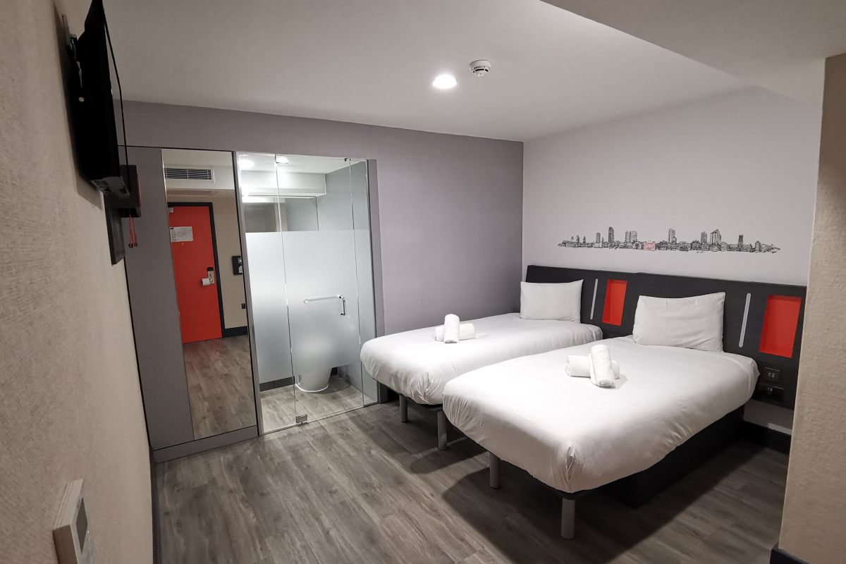 easyHotel Leeds City Centre | Book Direct £⬇️ | easyHotel