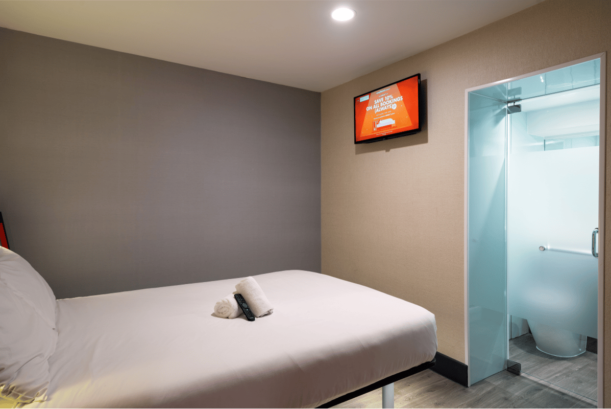 easyHotel Leeds City Centre | Book Direct £⬇️ | easyHotel