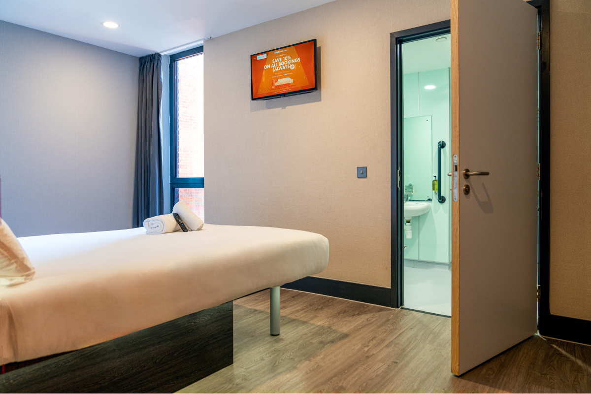 easyHotel London City Shoreditch | Book Direct £⬇️ | easyHotel
