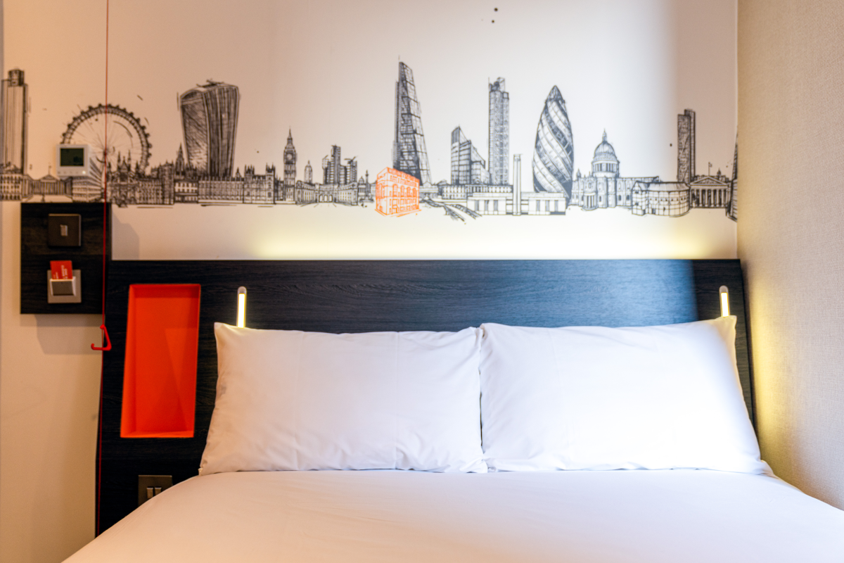 easyHotel London City Shoreditch | Book Direct £⬇️ | easyHotel