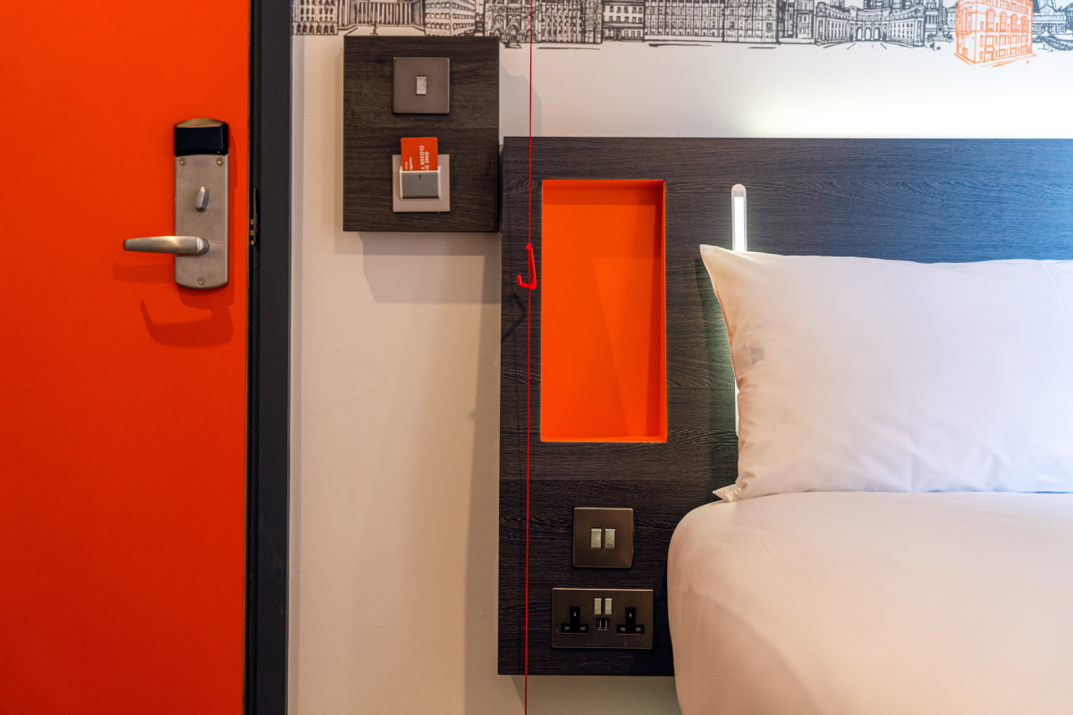 easyHotel London City Shoreditch | Book Direct £⬇️ | easyHotel