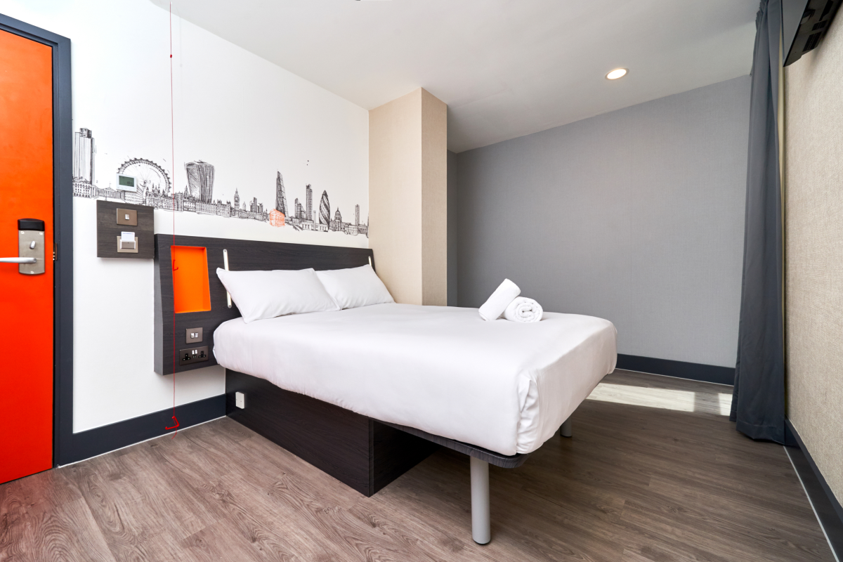 easyHotel London City Shoreditch | Book Direct £⬇️ | easyHotel