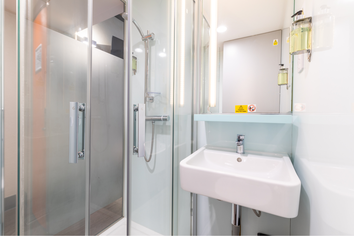 easyHotel Manchester City Centre | Book Direct £⬇️ | easyHotel