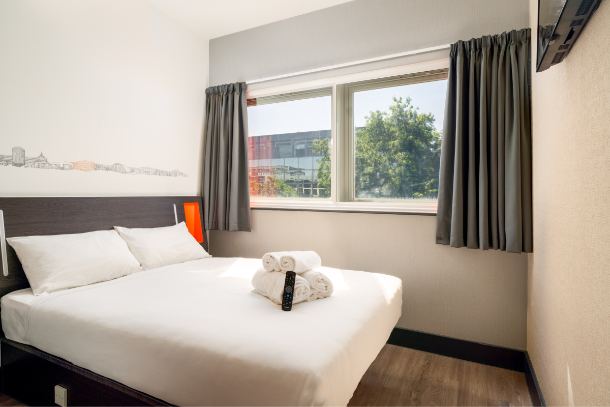 easyHotel Milton Keynes Central | Book Direct £⬇️ | easyHotel