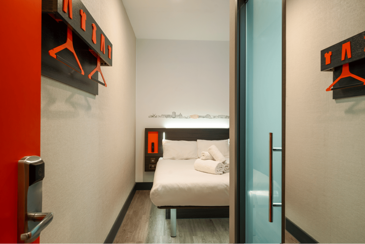easyHotel Milton Keynes Central | Book Direct £⬇️ | easyHotel