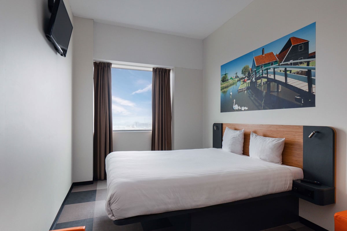 easyHotel Amsterdam Zaandam | Book Direct £⬇️ | easyHotel