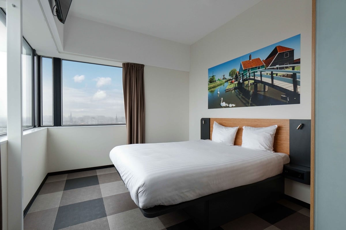 easyHotel Amsterdam Zaandam | Book Direct £⬇️ | easyHotel