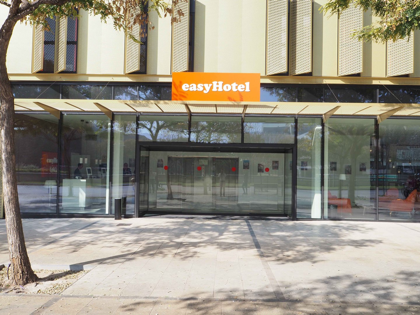 easyHotel Barcelona Fira | Book Direct £⬇️ | easyHotel